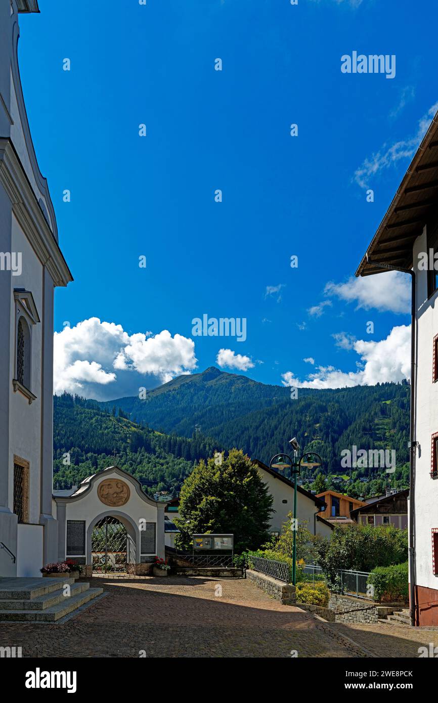 Pfarrkirche Heiliger Johannes der Täufer Stock Photo - Alamy