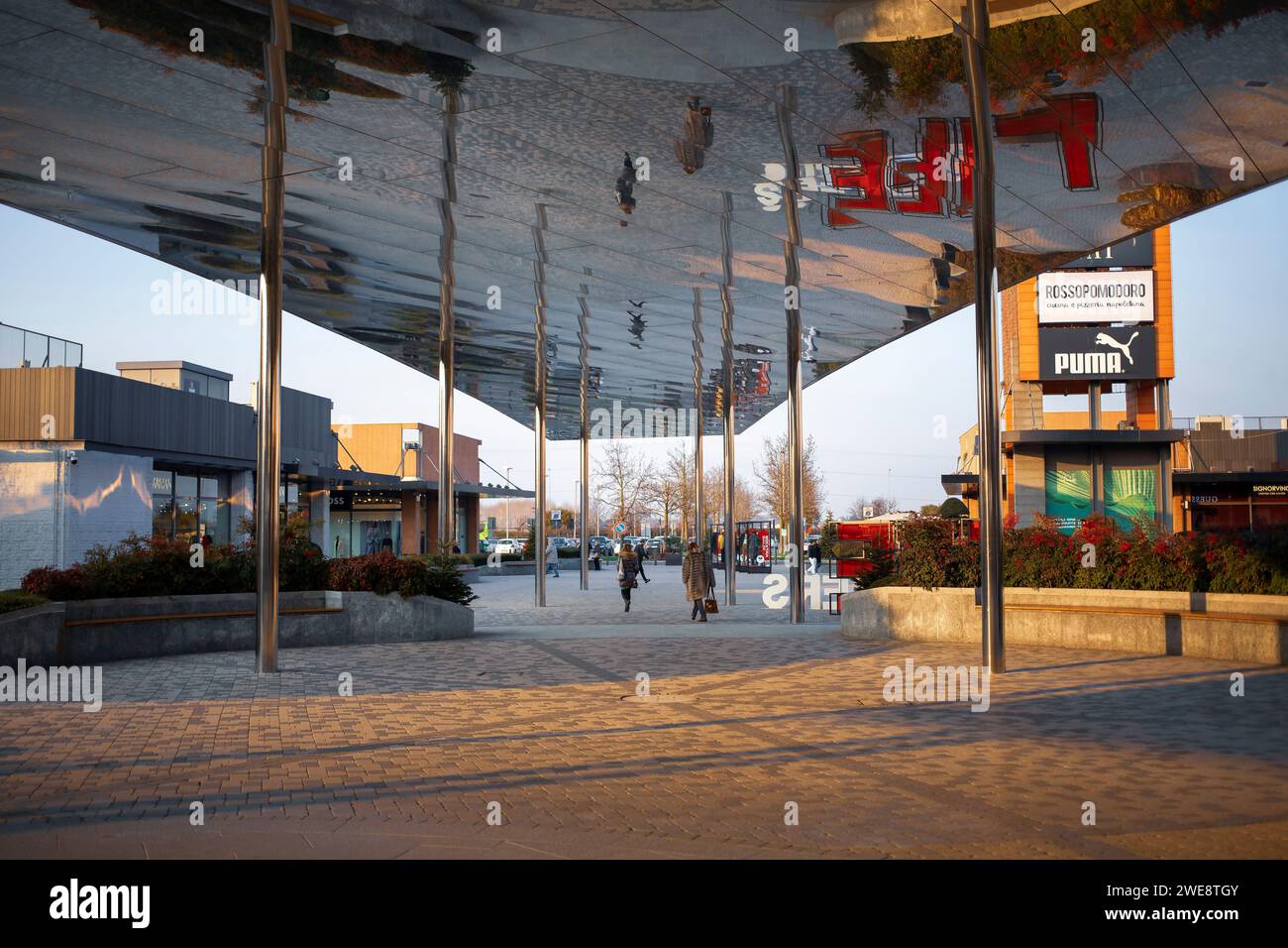 Novara Shopping Centre Vicolungo Outlet || The Style Outlet