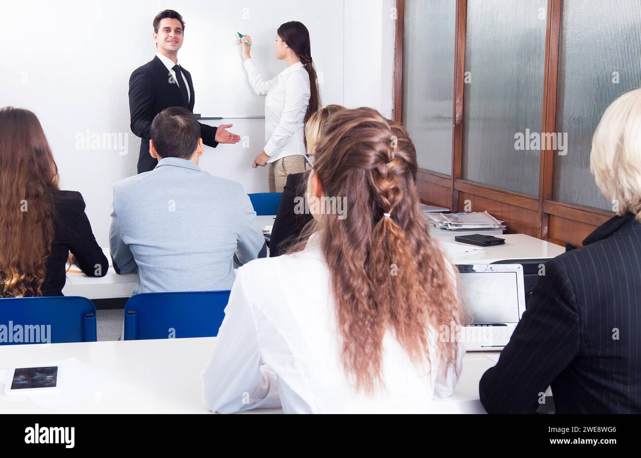 Students listen to lecture in audience Stock Photo - Alamy