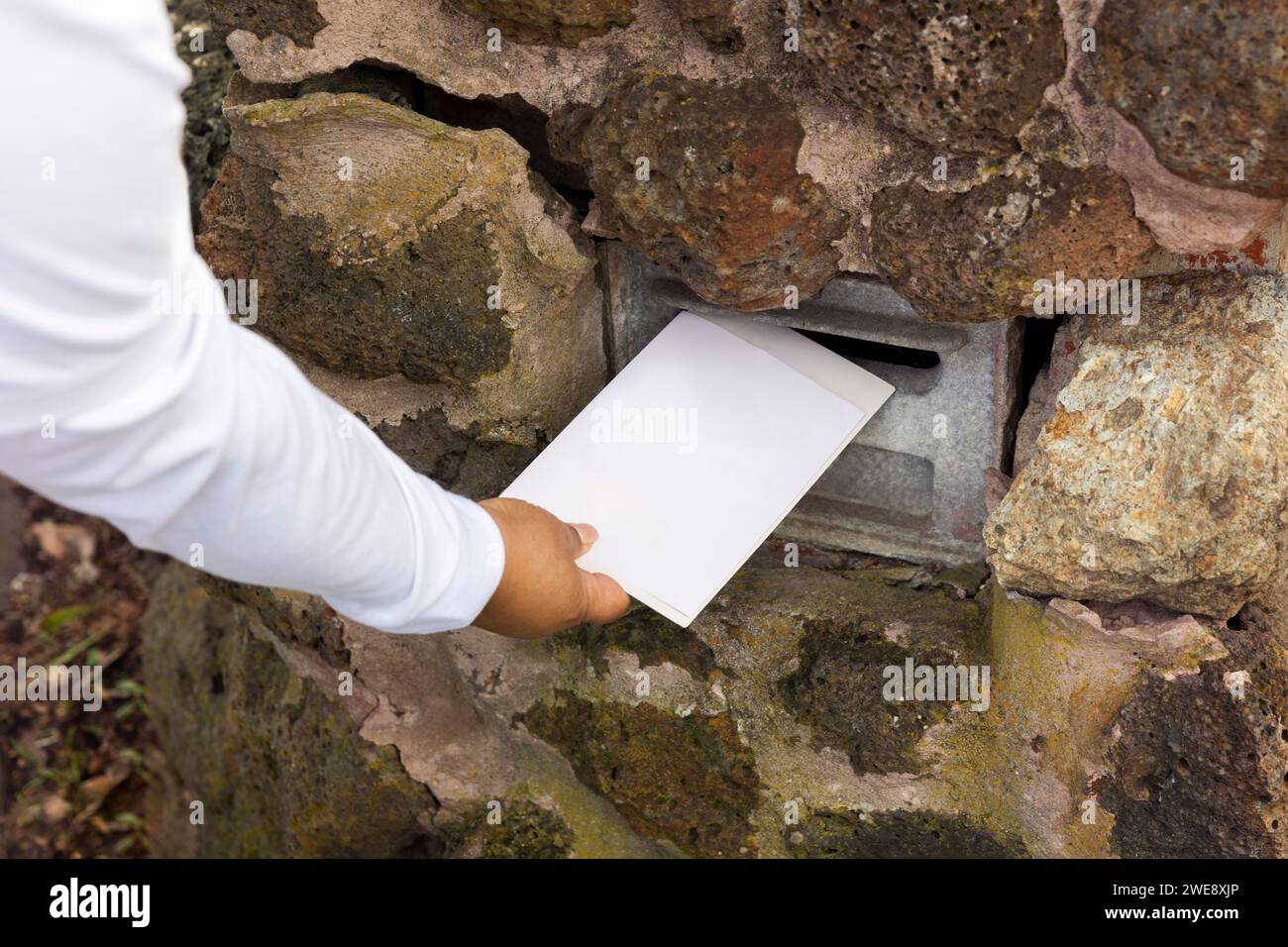 Newspaper distribution box hi-res stock photography and images - Alamy