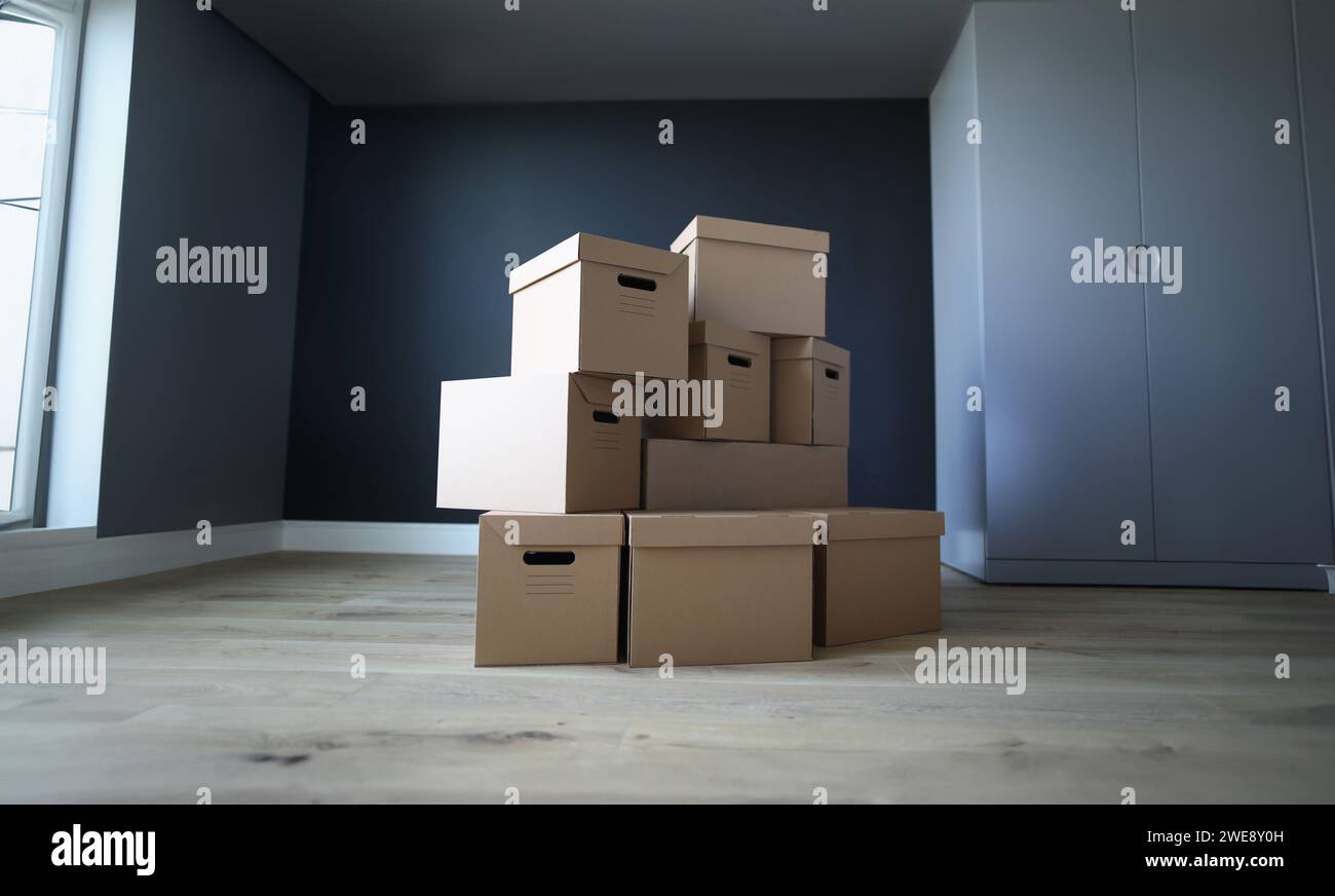 Empty cardboard boxes stand in an empty room Stock Photo - Alamy
