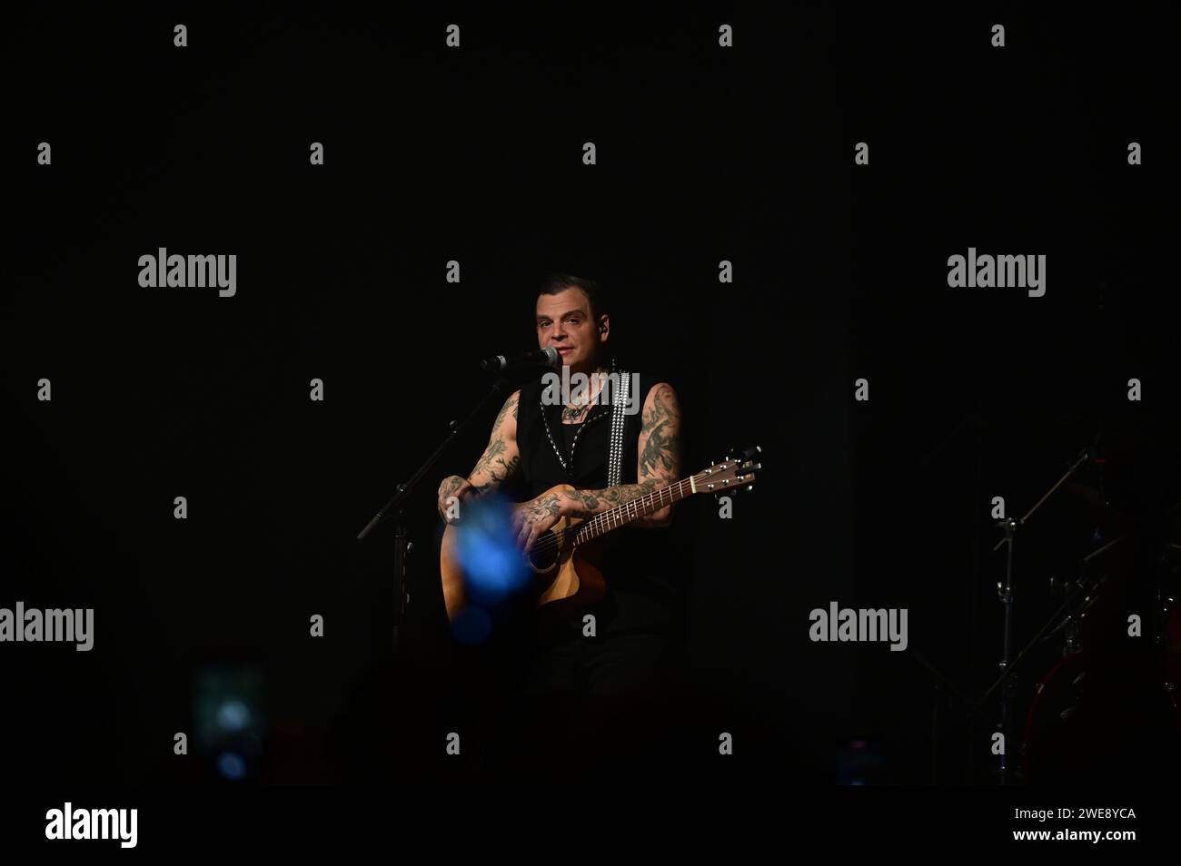 Frei.Wild Frontmann Philipp Burger bei einem Live-Auftritt in der Messe ...