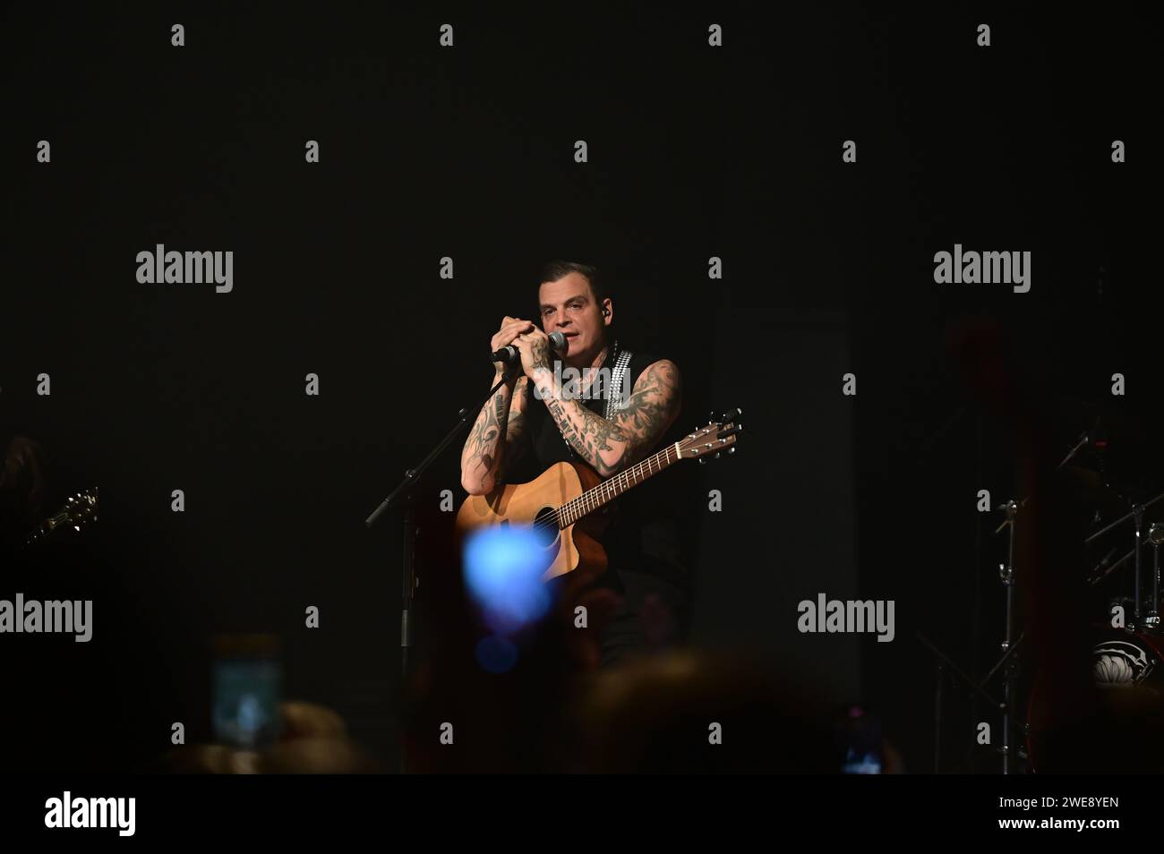 Frei.Wild Frontmann Philipp Burger bei einem Live-Auftritt in der Messe ...