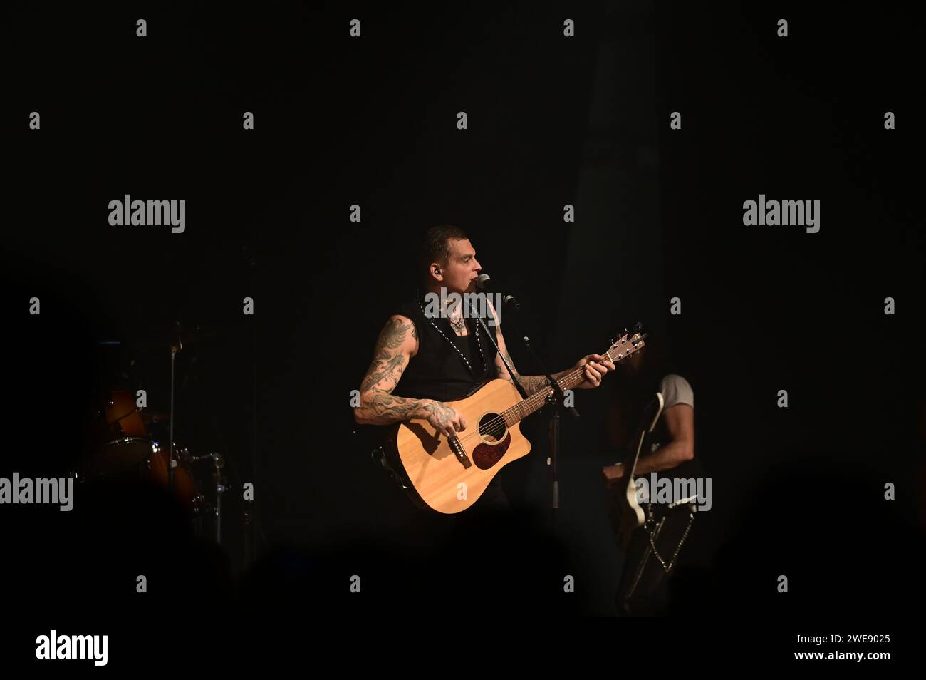 Frei.Wild Frontmann Philipp Burger bei einem Live-Auftritt in der Messe ...