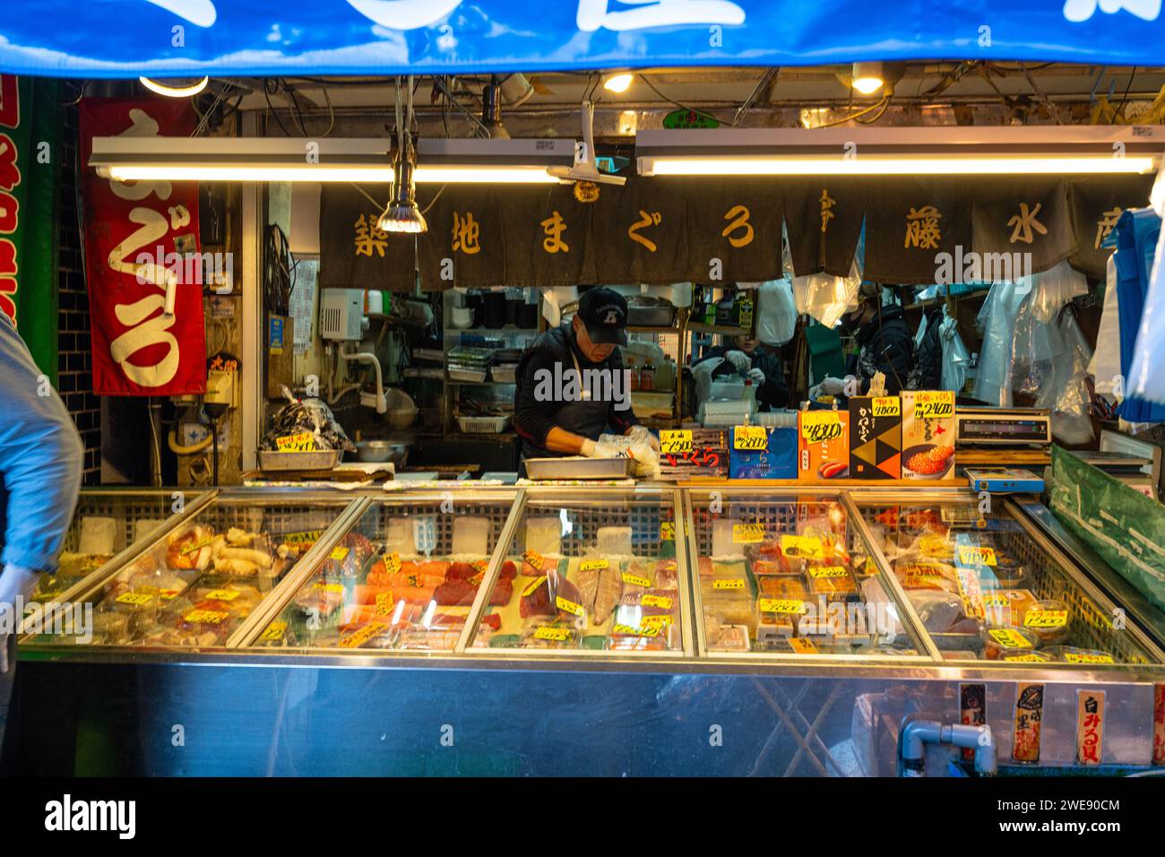 Market stall at fish market hi-res stock photography and images - Alamy