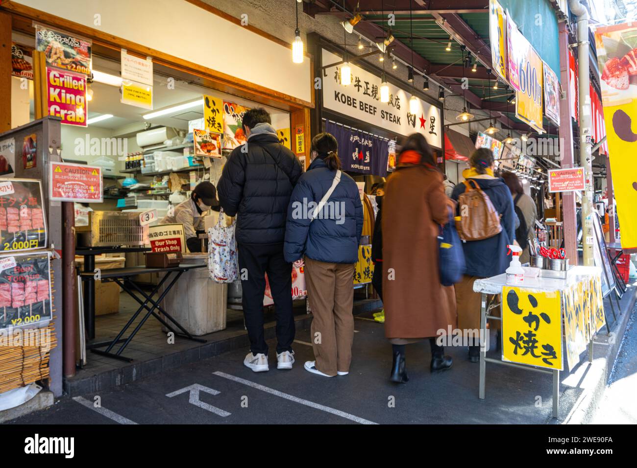 Japan queuing hi-res stock photography and images - Alamy