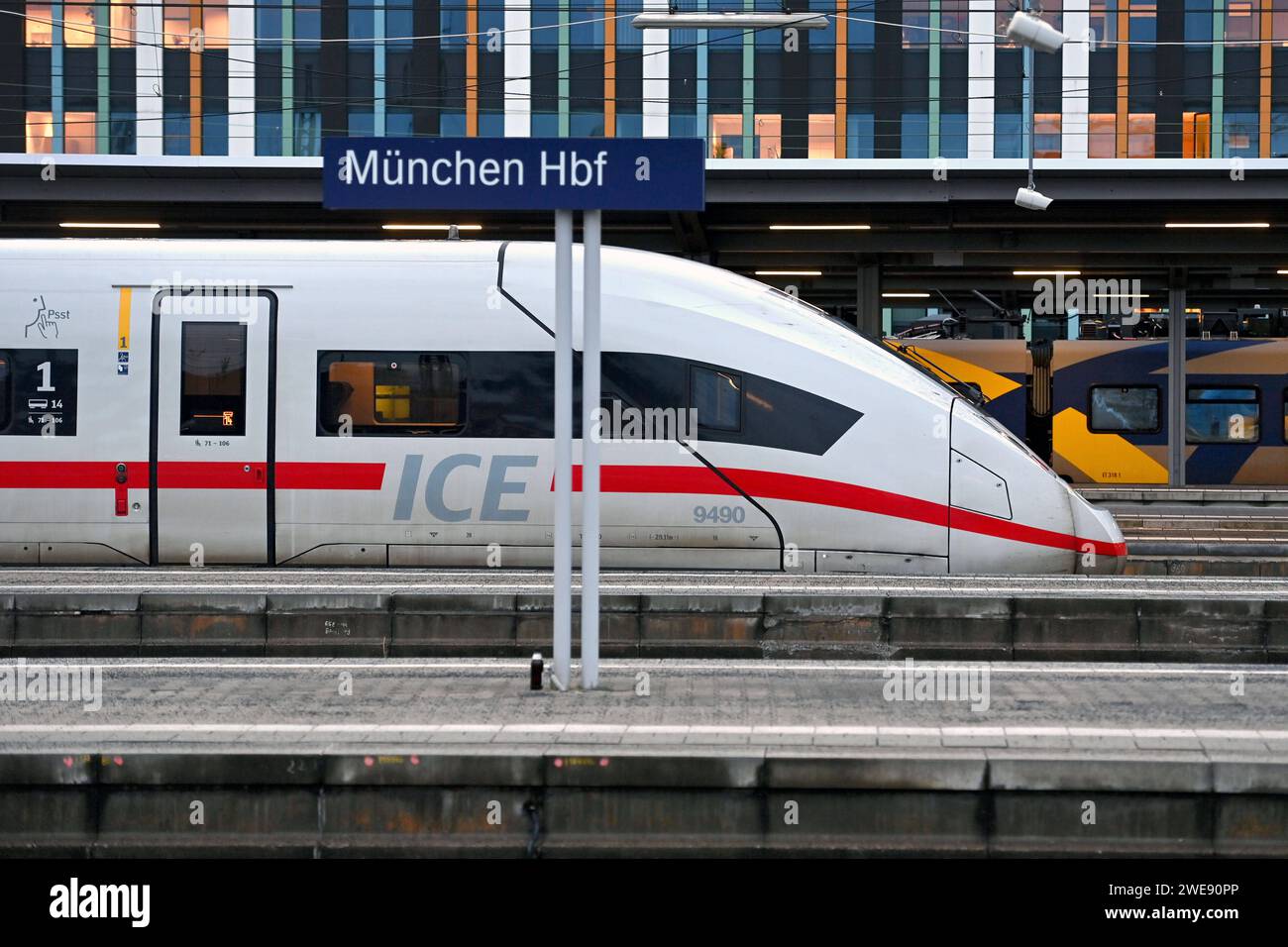 Streik der GDL am 24.01.2024 am Hauptbahnhof in Muenchen. Leere ...