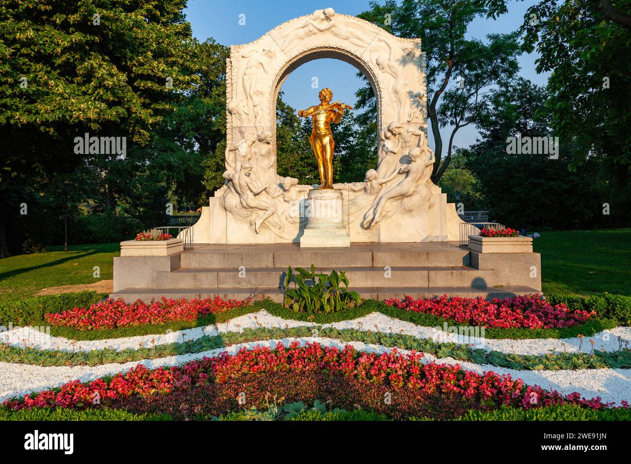 Johann Strauss Monument Burggarten Vienna Austria Stock Photo - Alamy