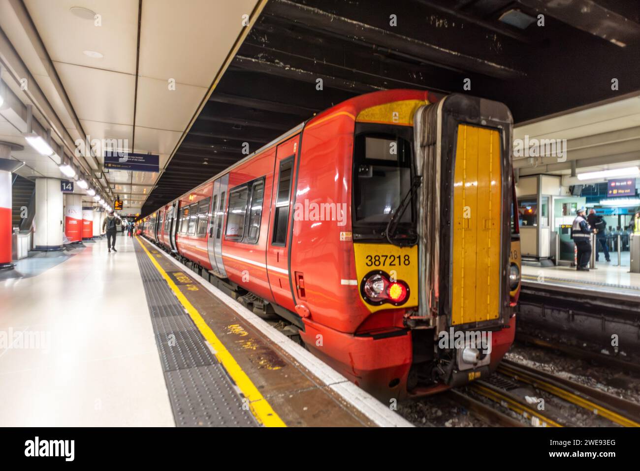 London, January 23rd 2024: The Gatwick Express train at Victoria ...