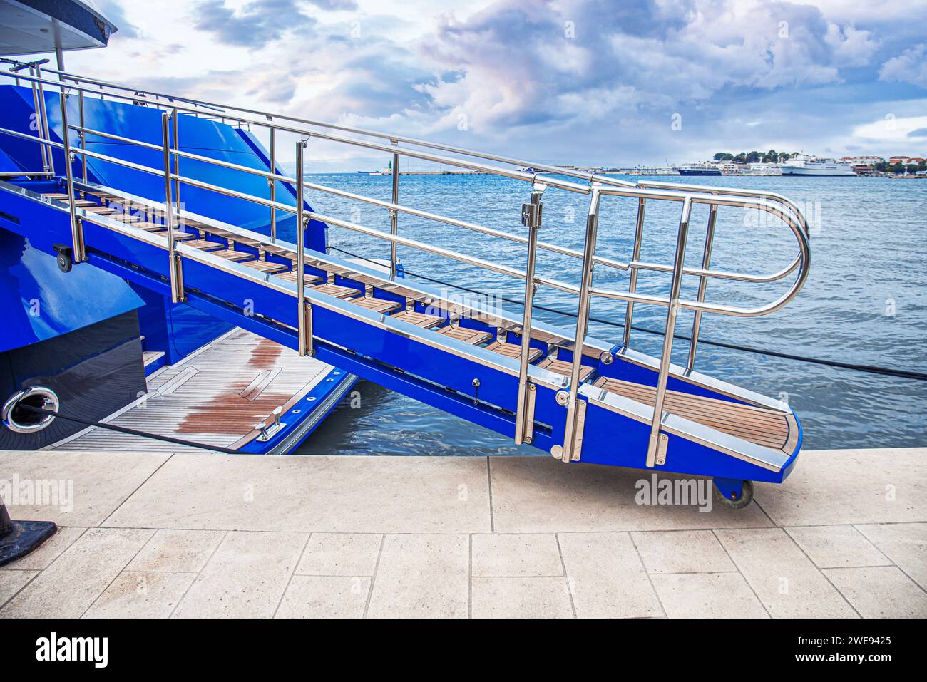 Wooden gangway ship hi-res stock photography and images - Alamy