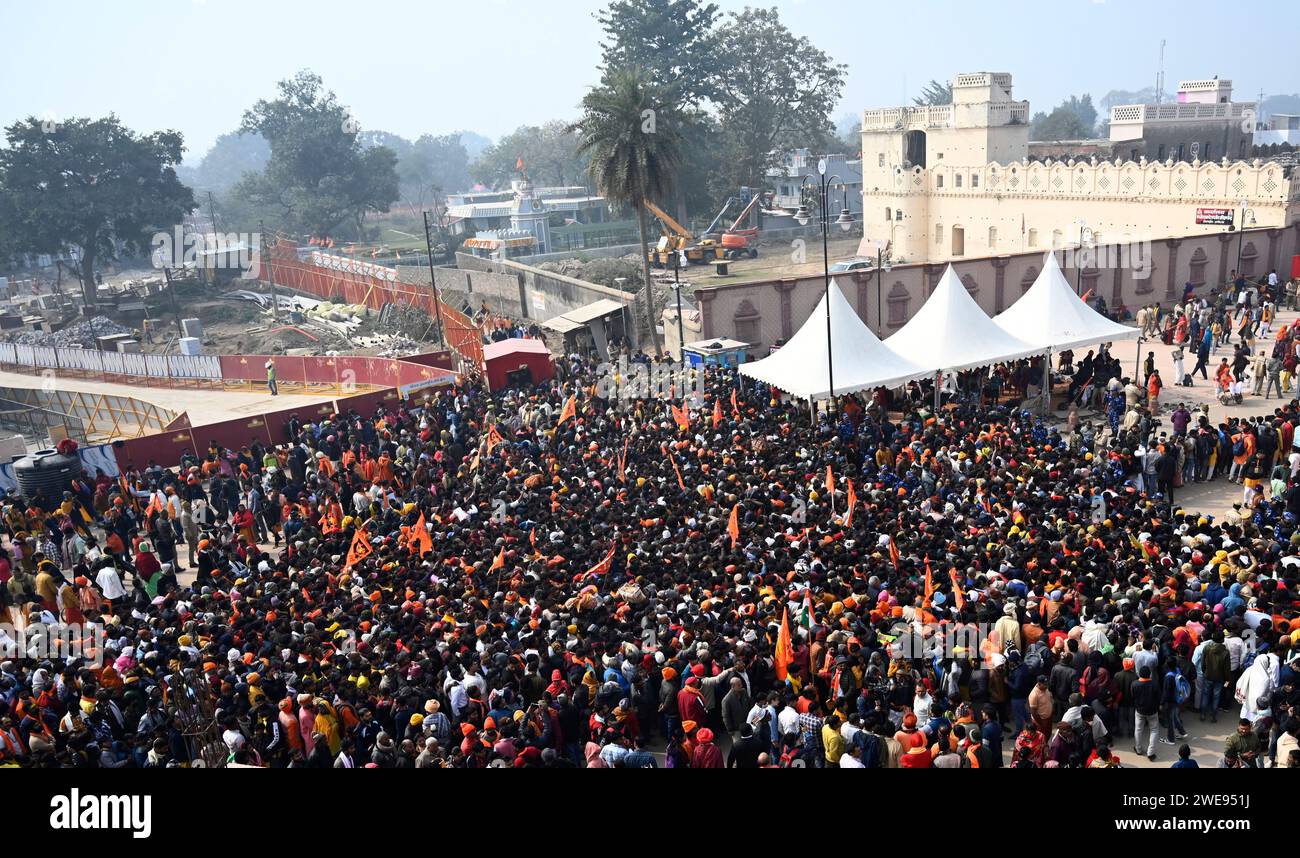 AYODHYA, INDIA - JANUARY 23: Thousands of devotees gathered for darshan ...