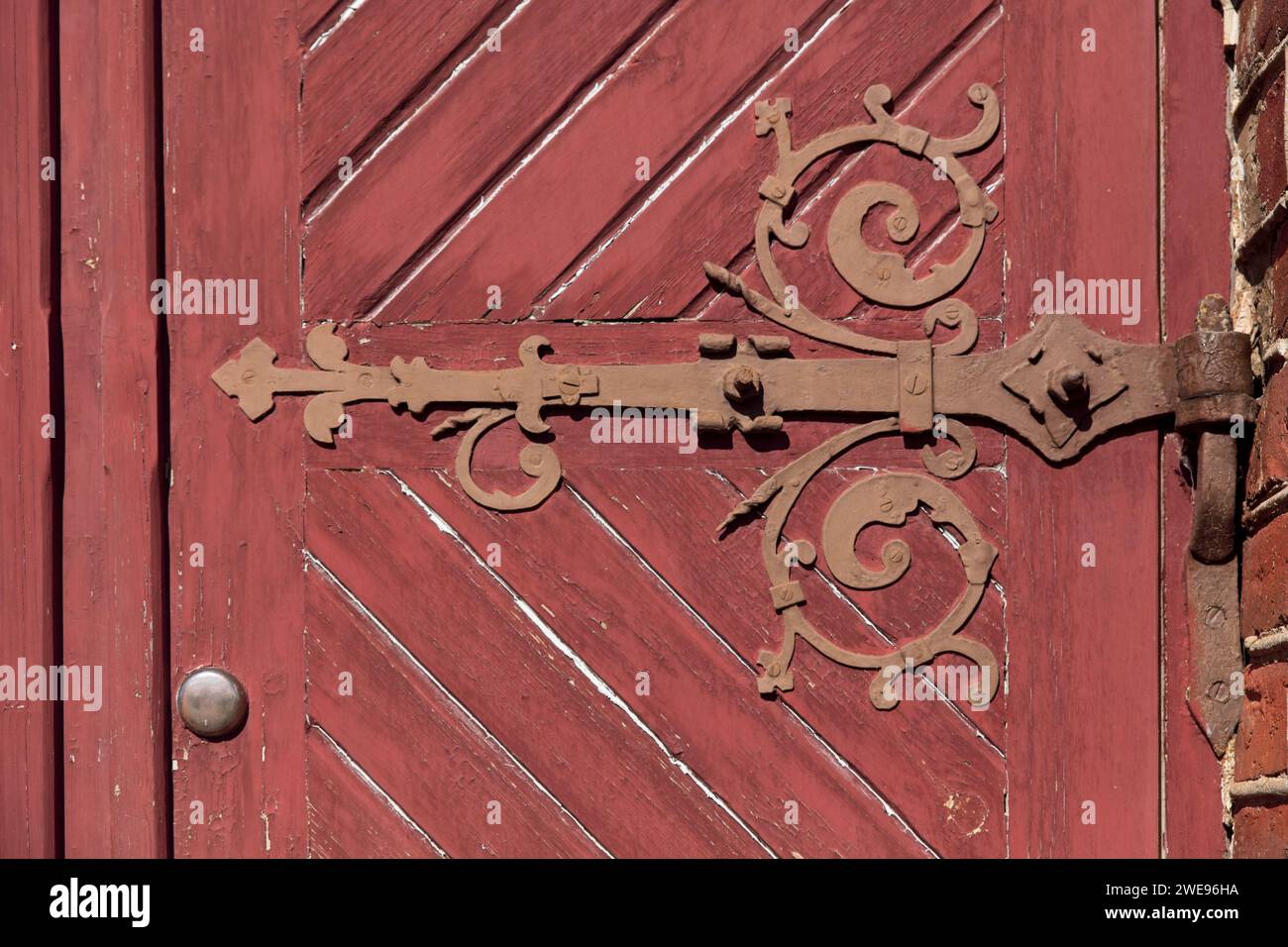 Large decorative hinges hi-res stock photography and images - Alamy