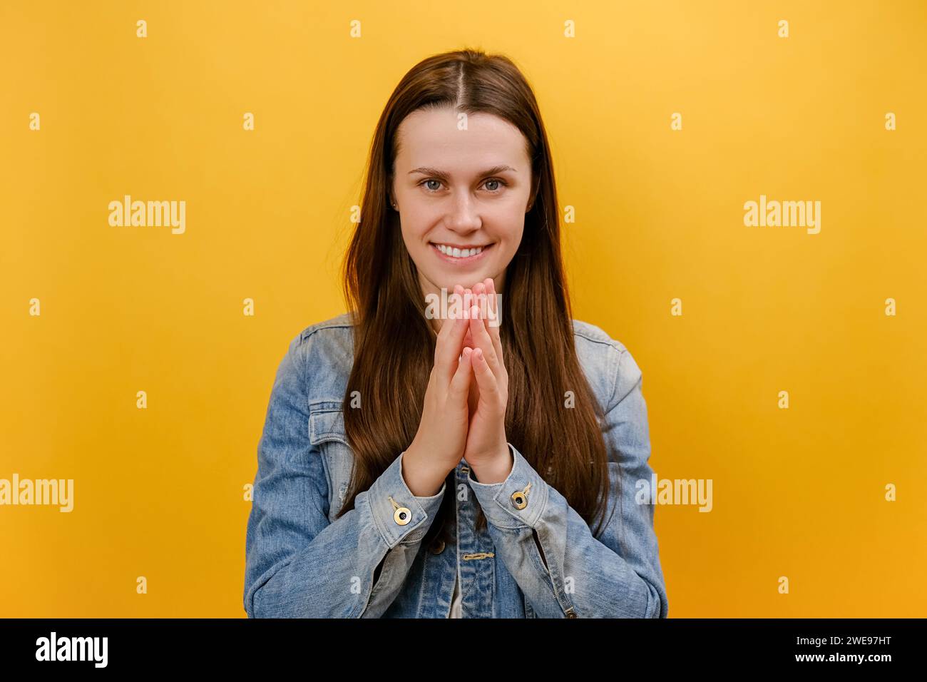 Portrait of tricky cunning smiling young caucasian woman standing ...