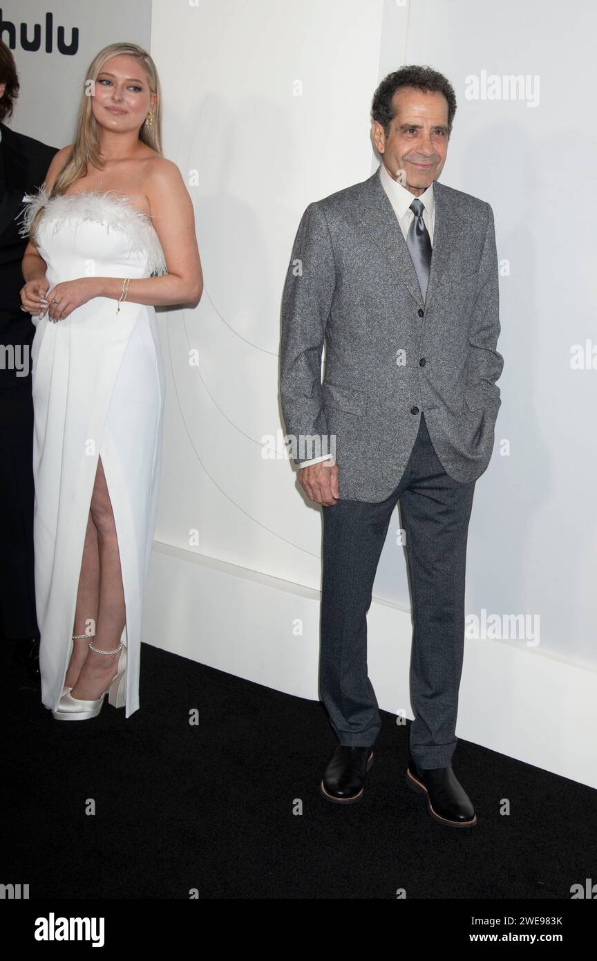 Elinor Williams und Tony Shalhoub bei der Premiere der FX Serie 'Feud ...