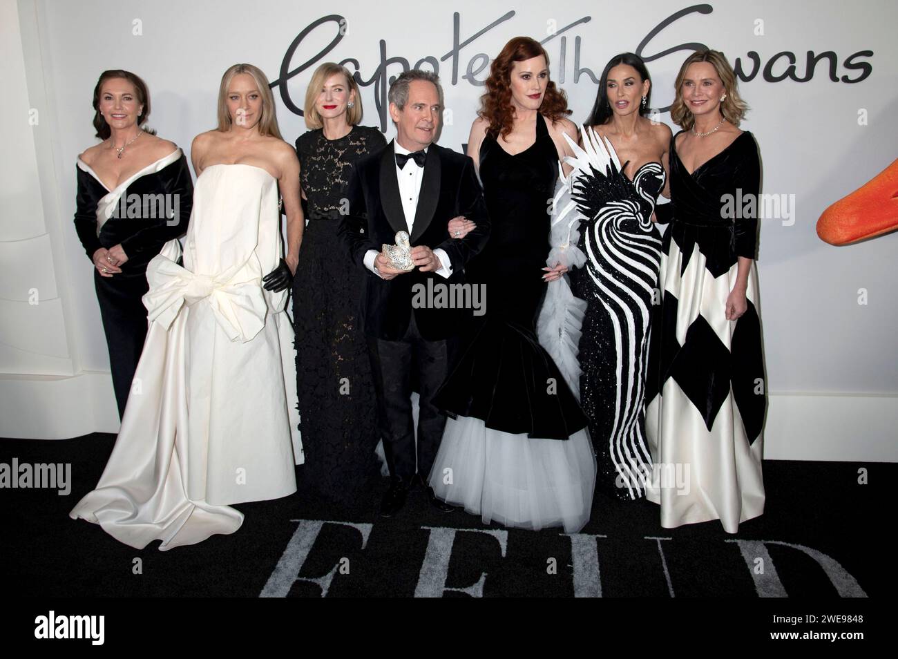 Diane Lane, Chloe Sevigny, Naomi Watts, Tom Hollander, Molly Ringwald ...