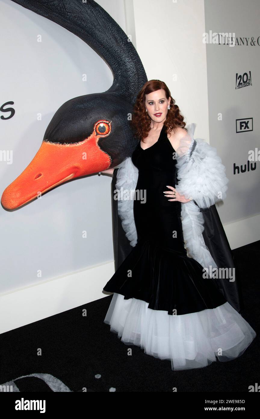 Molly Ringwald bei der Premiere der FX Serie 'Feud: Capote vs. The ...