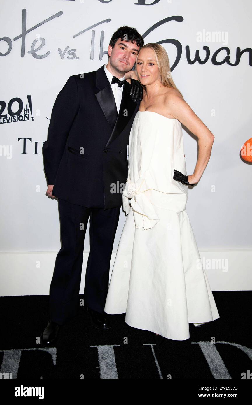 Chloe Sevigny mit Ehemann Sinisa Mackovic bei der Premiere der FX Serie ...