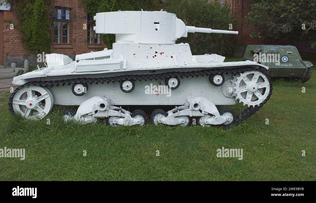 Old World War 2 tank in winter (painted white) camouflage Stock Photo ...