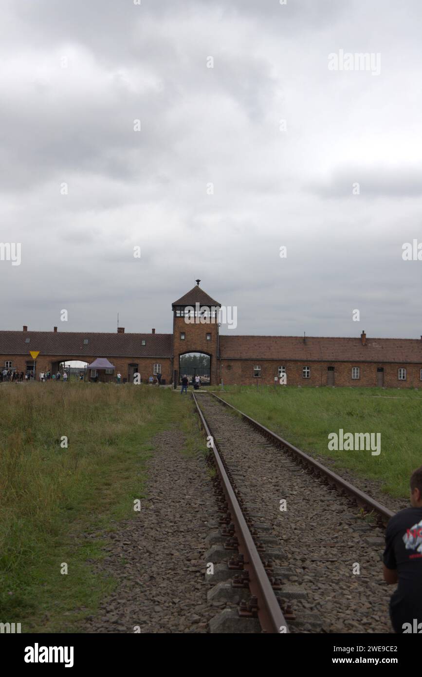 Auschwitz Birkenau concentration camp entrance Stock Photo - Alamy