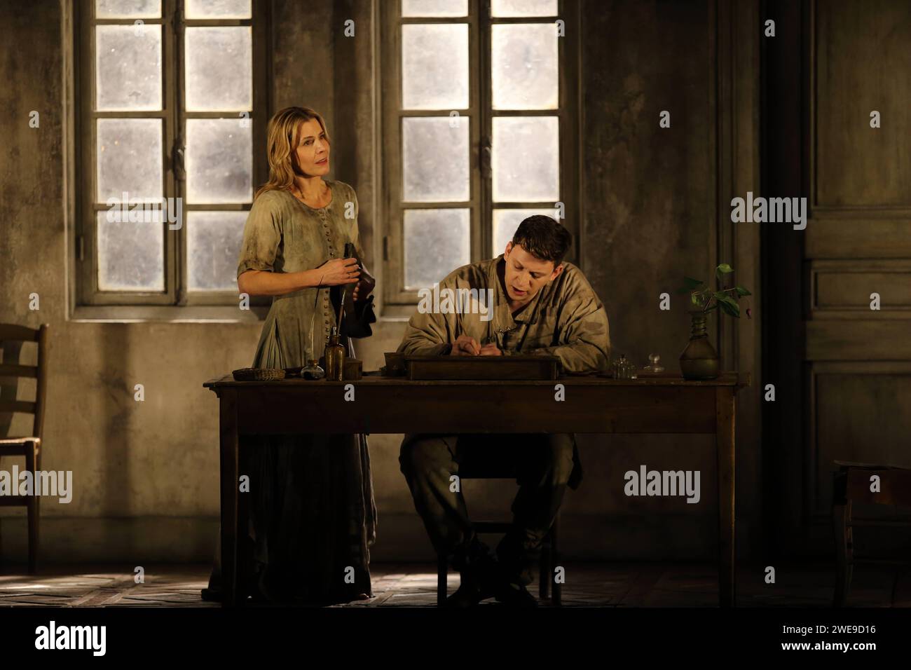 Georgia Jarman als Agnes und Aryeh Nussbaum Cohen als First Angel, The ...