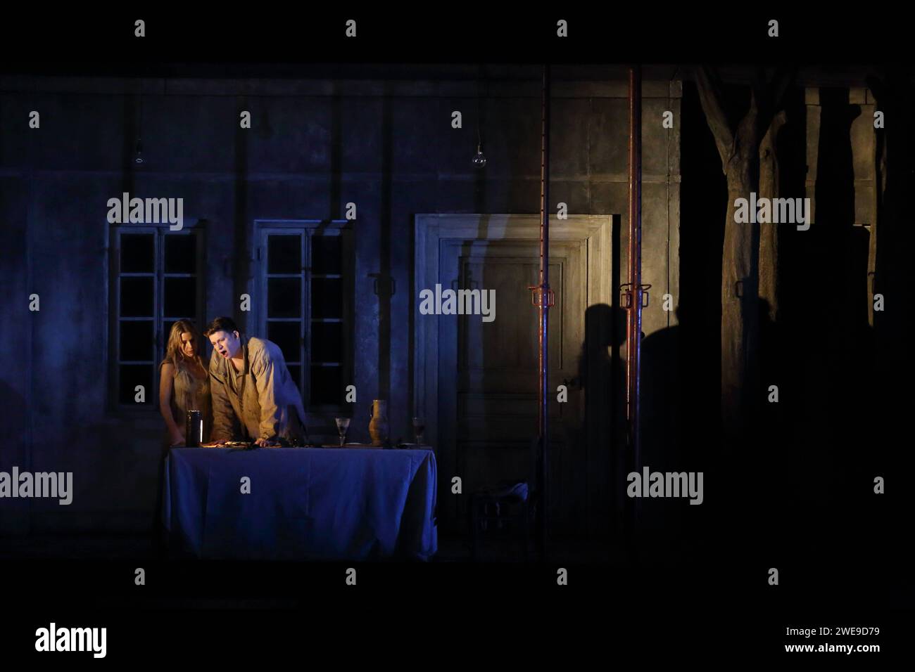 Georgia Jarman als Agnes und Aryeh Nussbaum Cohen als First Angel, The ...