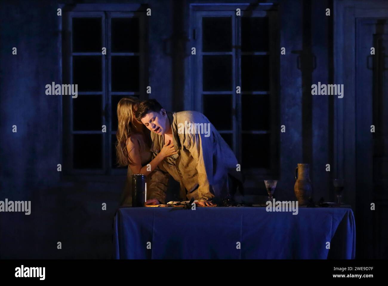 Georgia Jarman als Agnes und Aryeh Nussbaum Cohen als First Angel, The ...