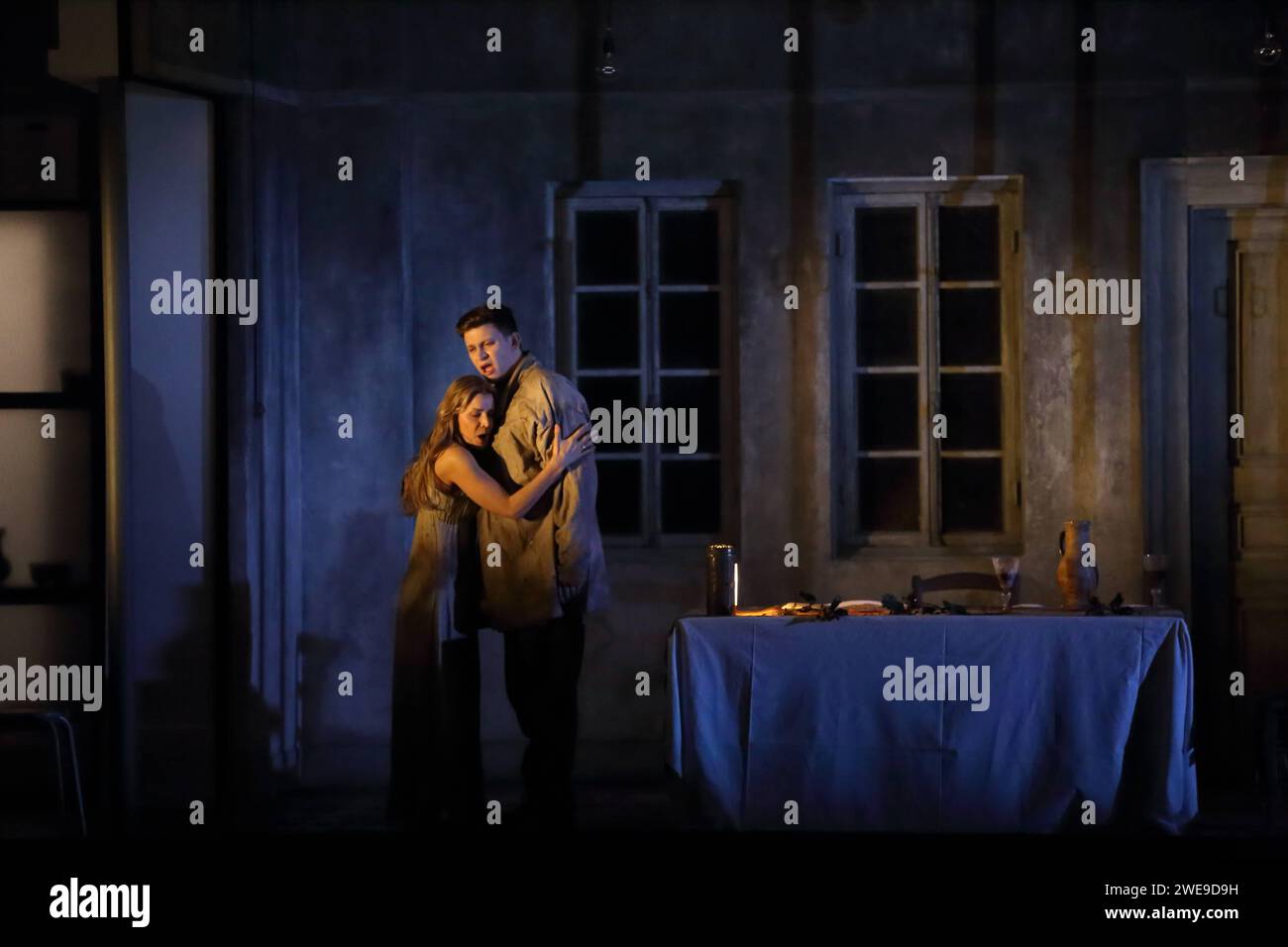 Georgia Jarman als Agnes und Aryeh Nussbaum Cohen als First Angel, The ...