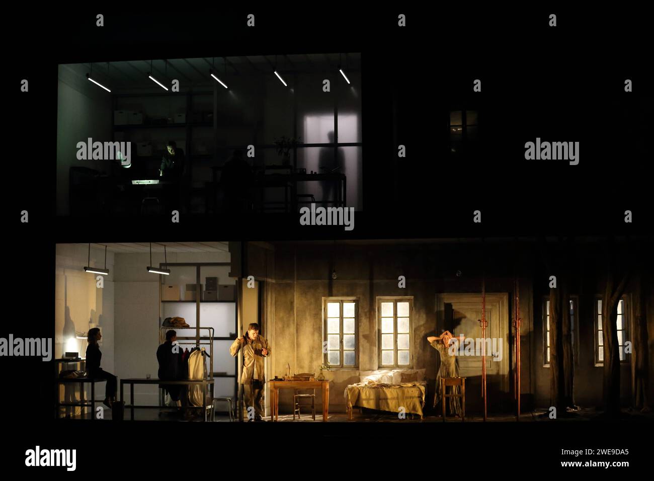 Aryeh Nussbaum Cohen unten mittig, als First Angel, The Boy und Georgia ...