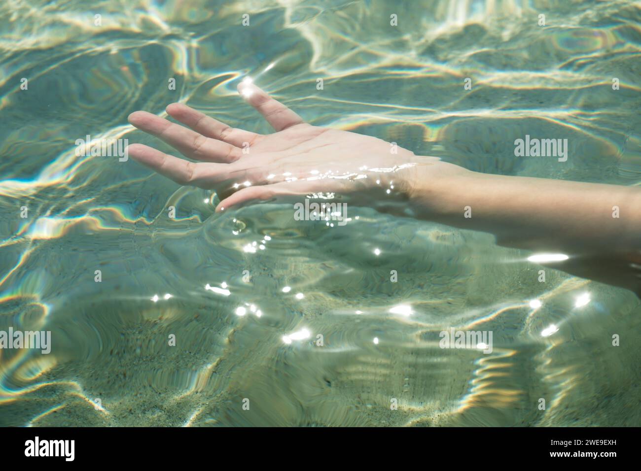 Hand reaching underwater hi-res stock photography and images - Alamy