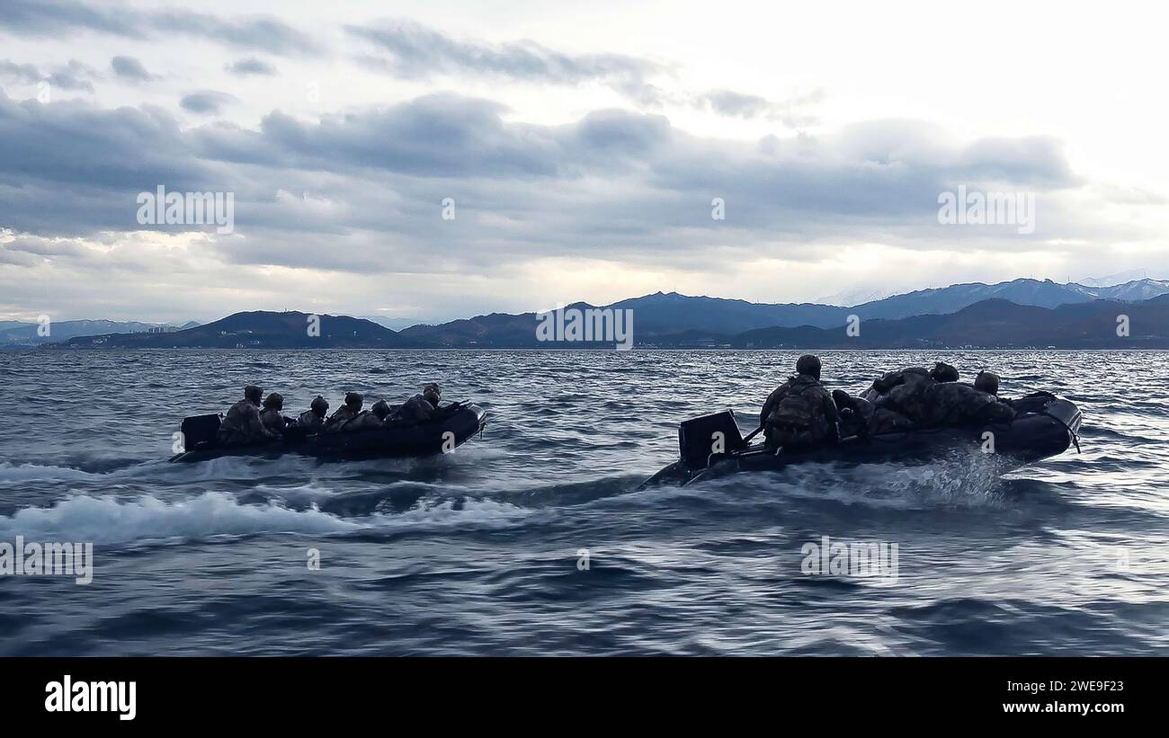 Underwater demolition team hi-res stock photography and images - Alamy