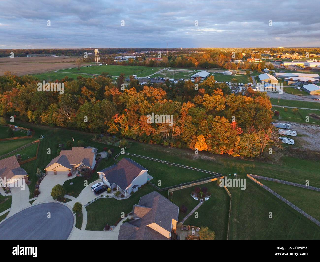 Curved lawn edge hi-res stock photography and images - Alamy