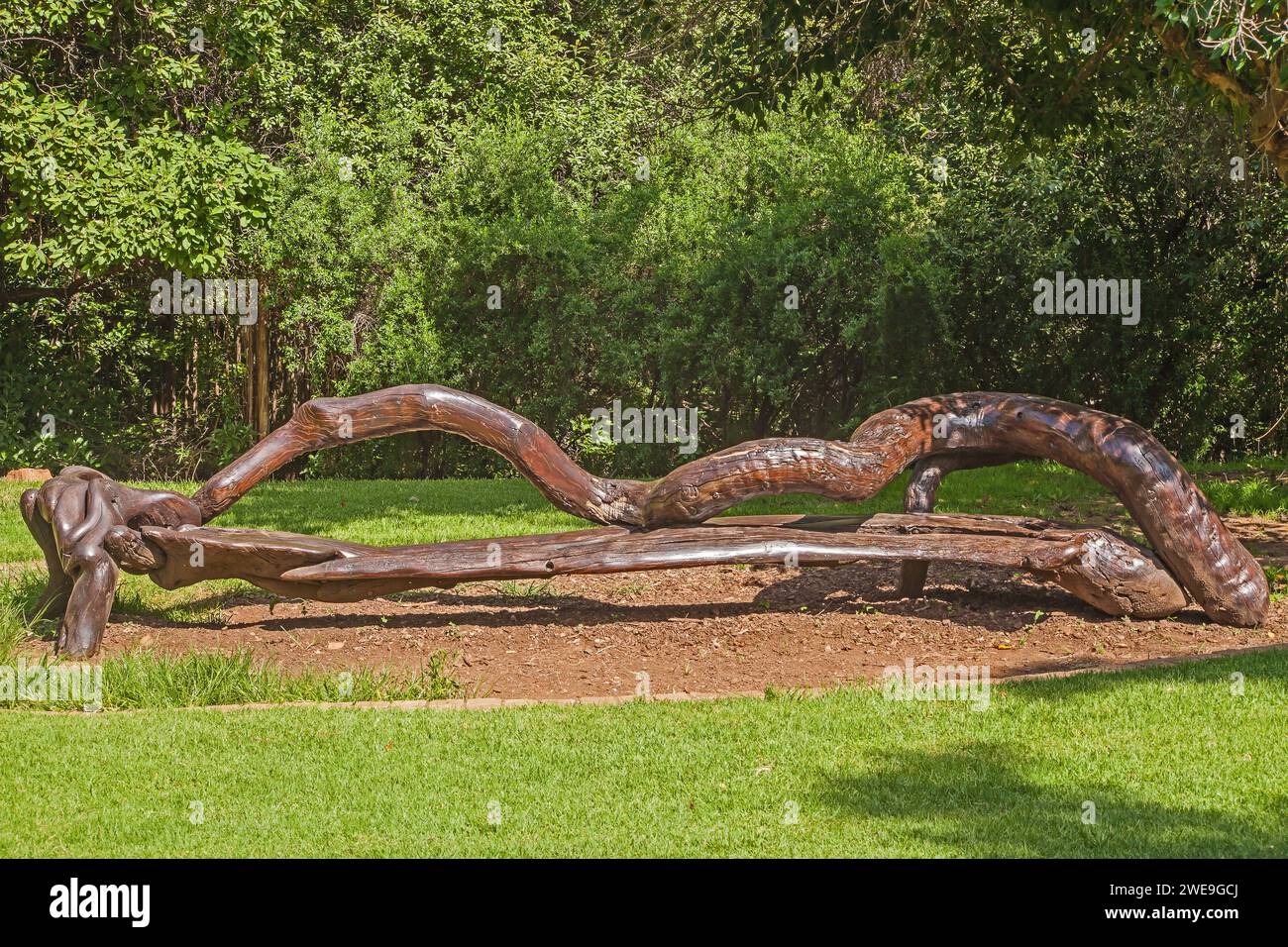 Rustic tree trunk bench 15298 Stock Photo - Alamy