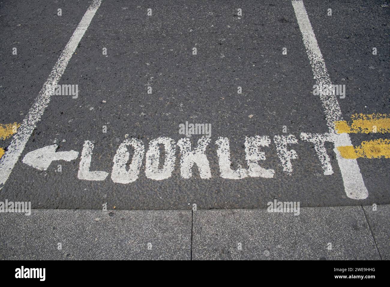 Left look hi-res stock photography and images - Alamy