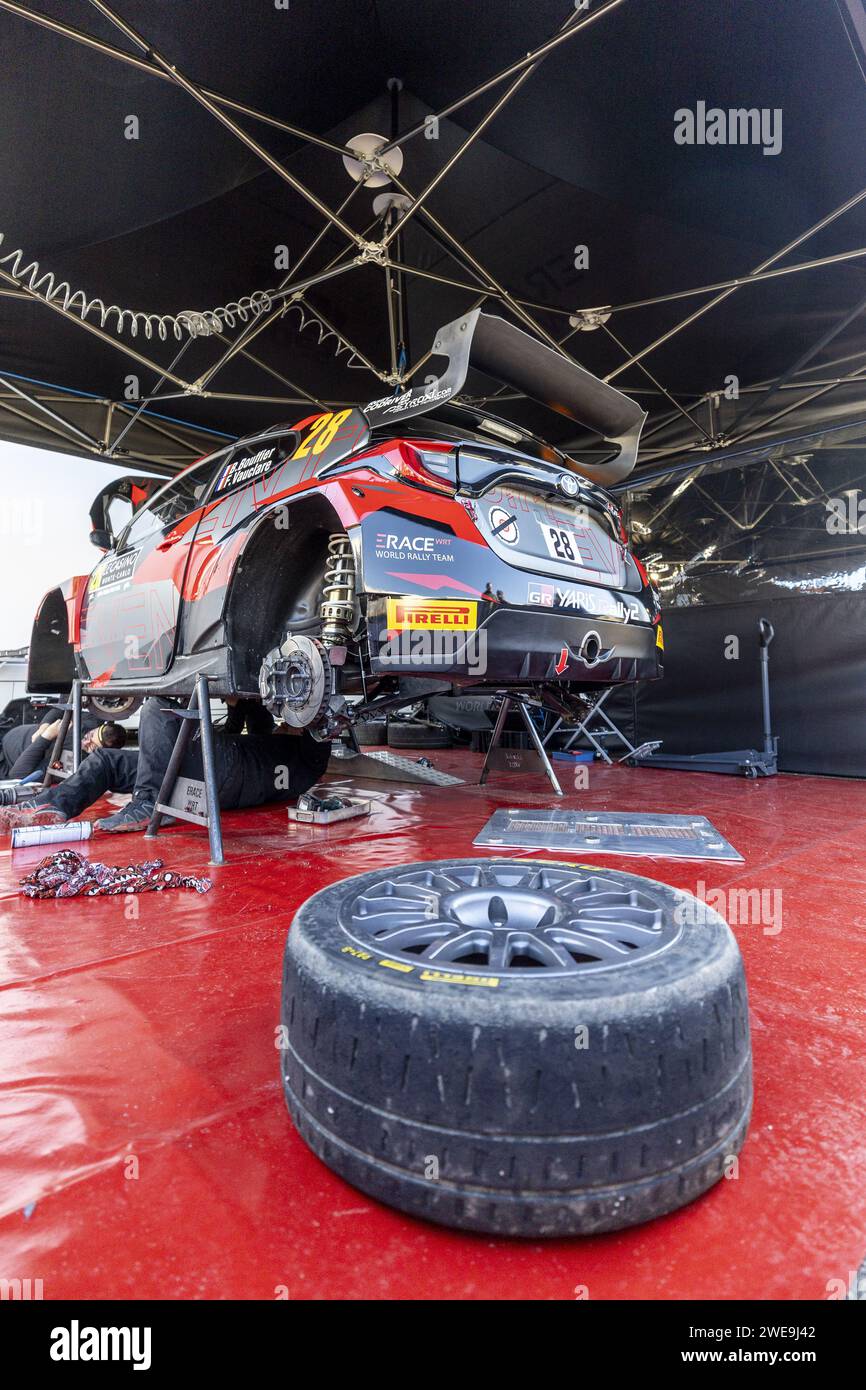 28 BOUFFIER Bryan, VAUCLARE Frederic, Toyota Yaris Rally2, service ...