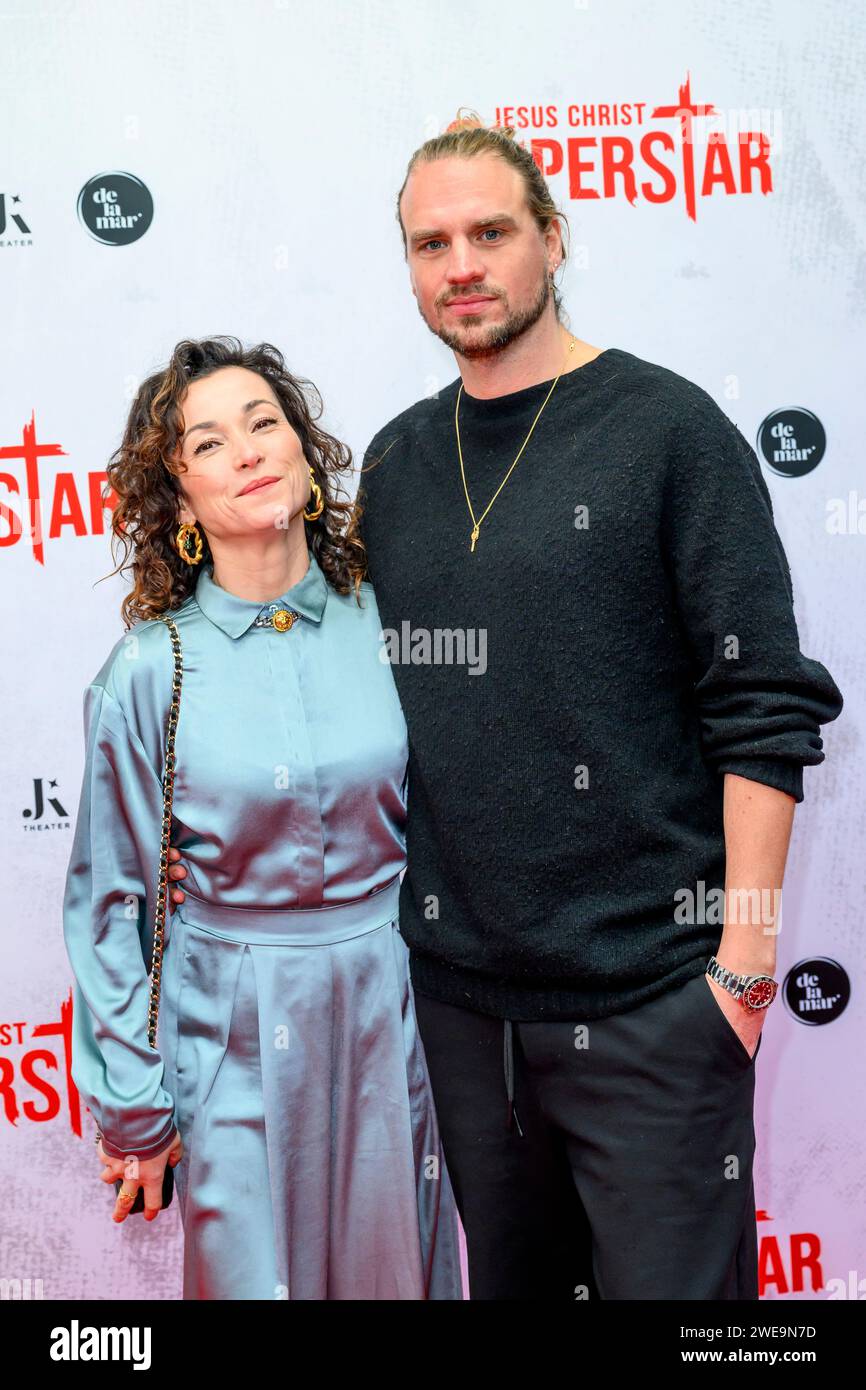 AMSTERDAM, 21-01-2024, DeLaMar Premiere Jesus Christ Superstar in het ...