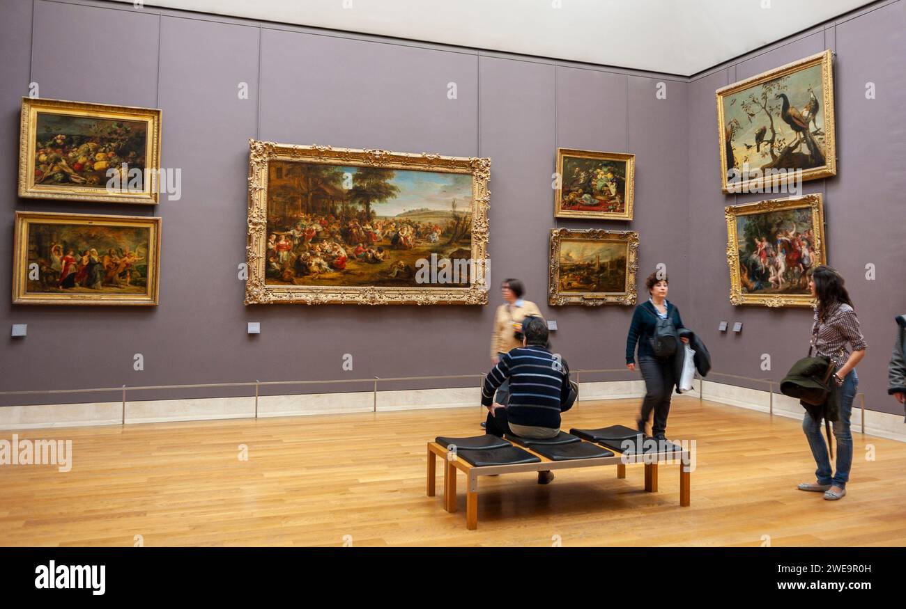 Paris, France, Group People, Tourists, Visiting, inside, Art Gallery ...