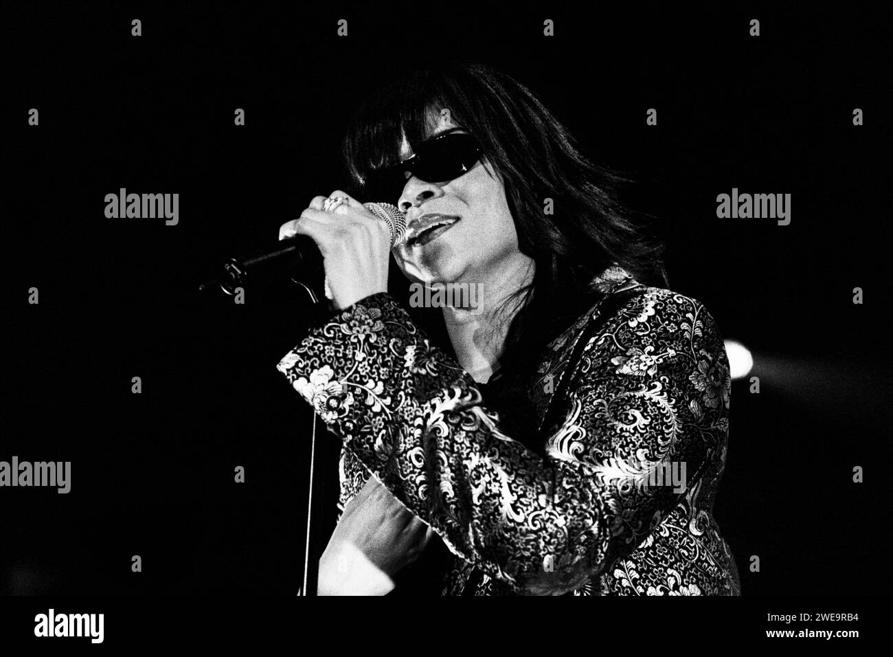 Singer performing in concert hall hi-res stock photography and images ...