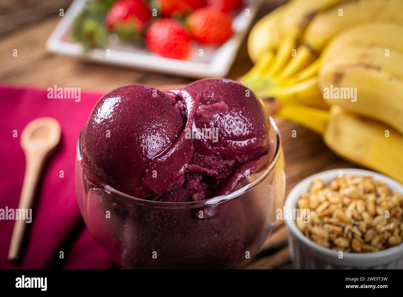 Brazilian acai. Açaí with fruit and granola Stock Photo - Alamy