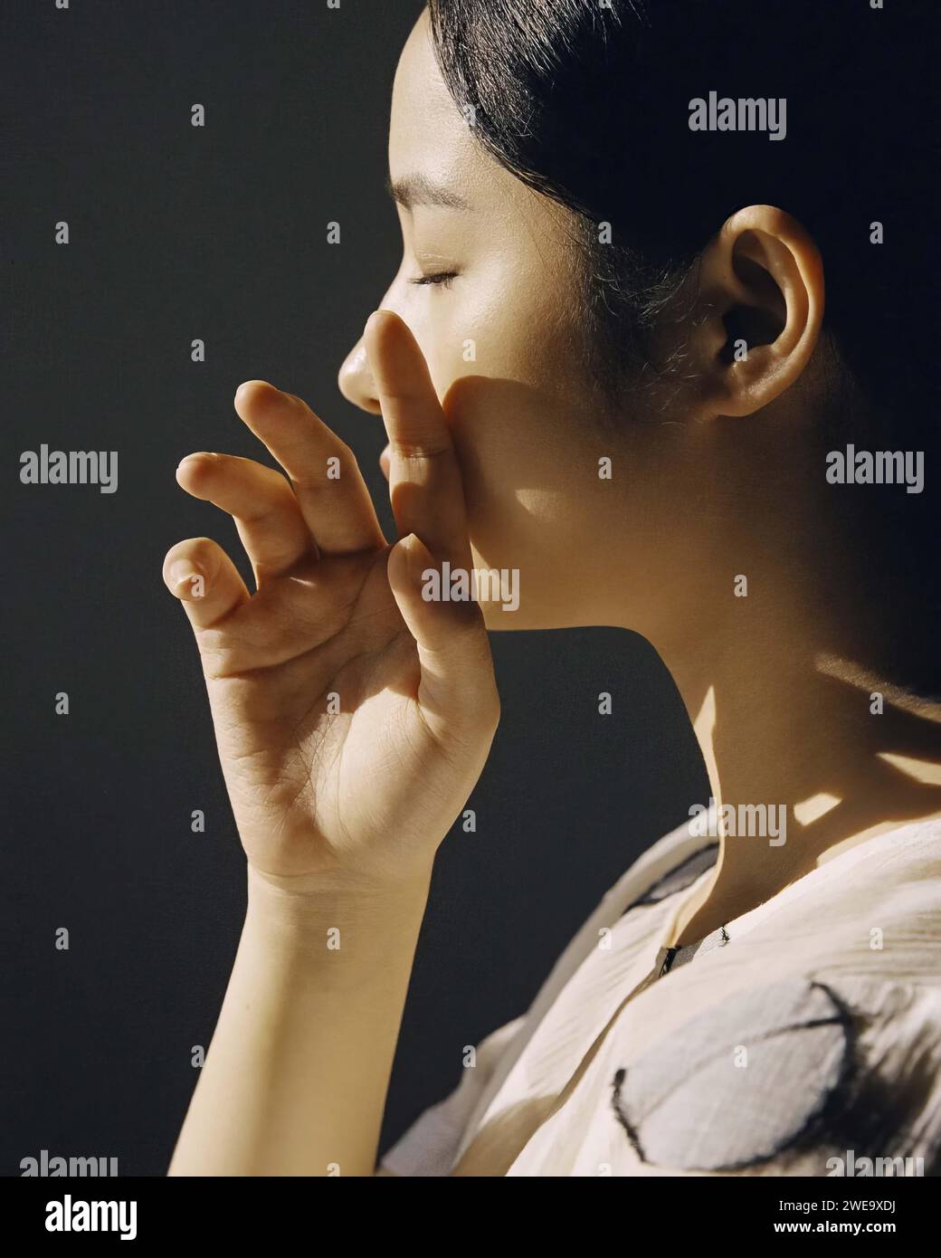 Graceful hand movements hi-res stock photography and images - Alamy