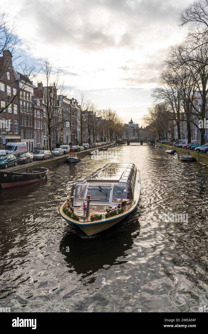 Boot auf kanal amsterdam hi-res stock photography and images - Alamy