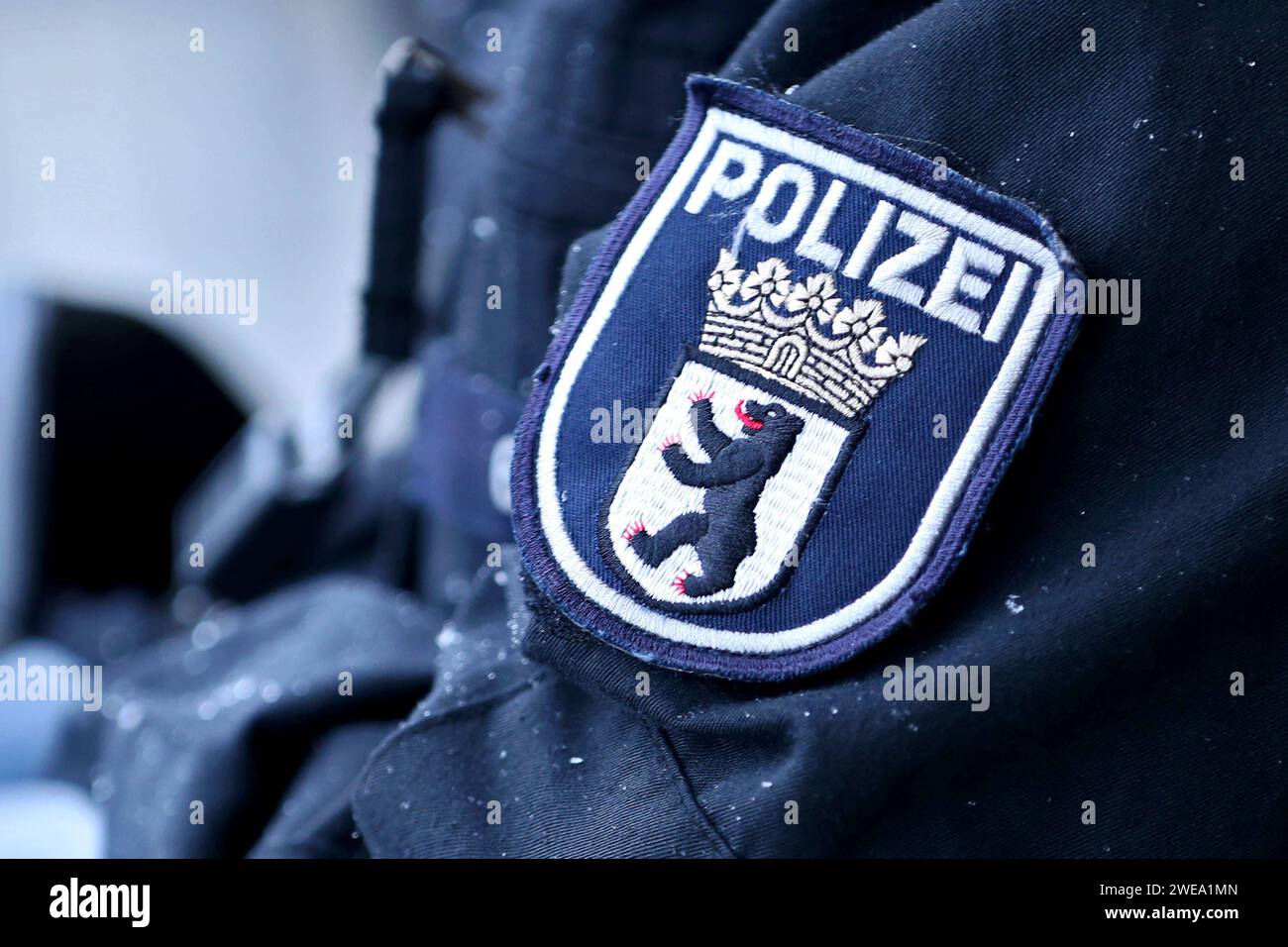 15.01.2023, Berlin, Polizeieinsatz in Berlin. Logo der Berliner Polizei ...