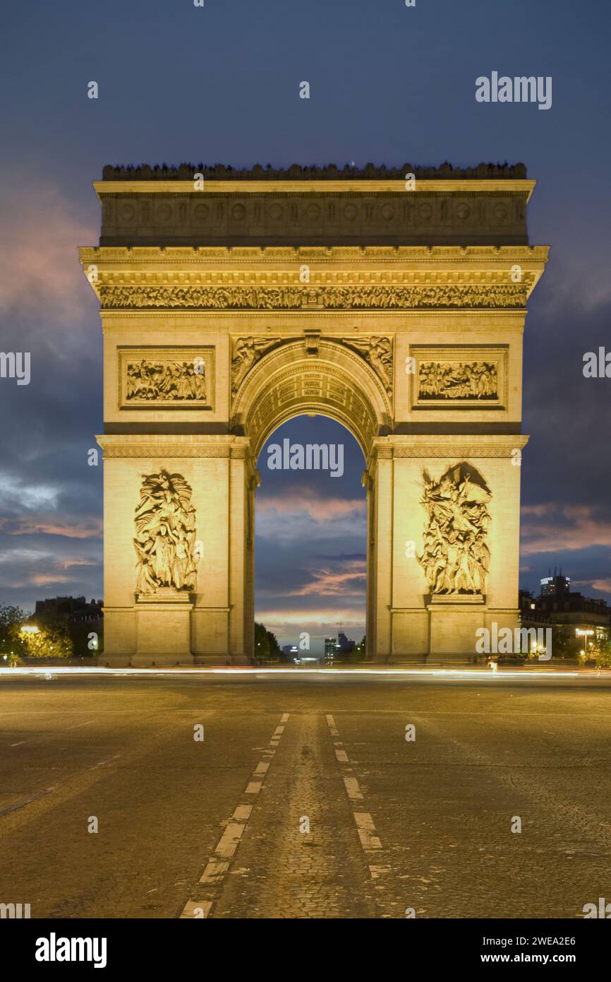 Arc de triomphe paris nacht hi-res stock photography and images - Alamy
