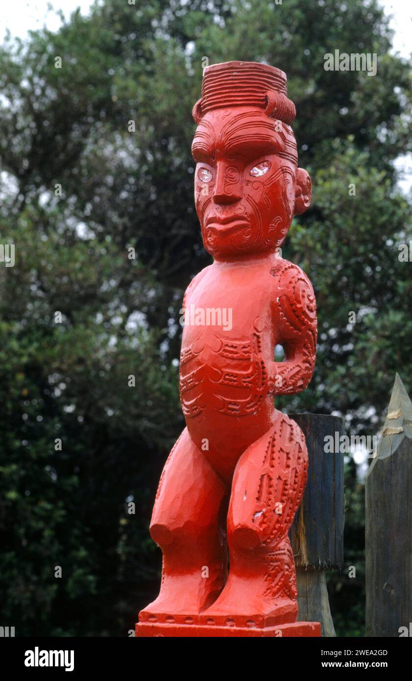 Native Maori art wood carvings at NZ Maori Arts and Crafts Institute ...