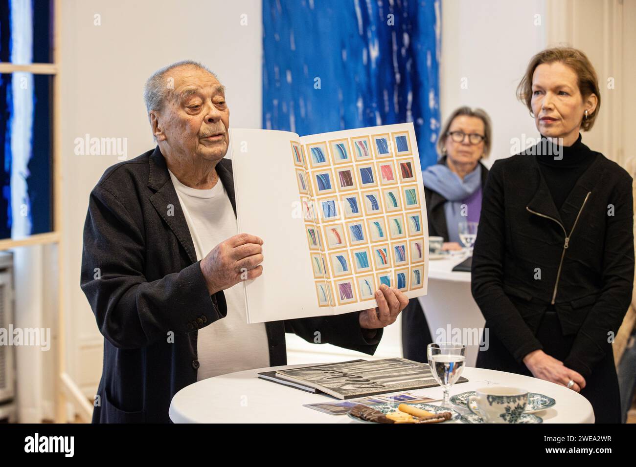 Nagelbilder hi-res stock photography and images - Alamy