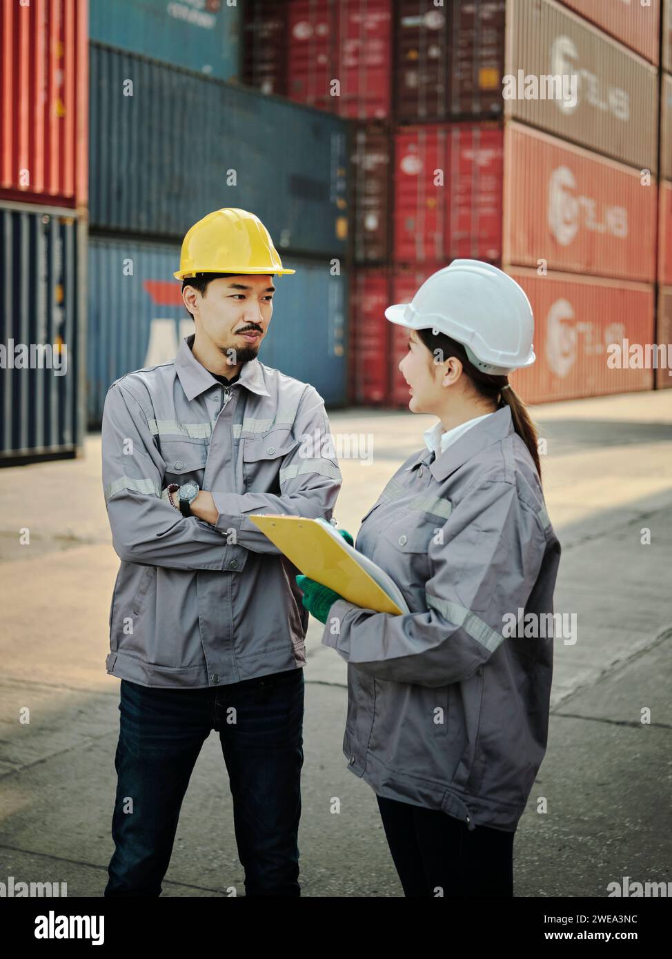 Asian handshake partnership hi-res stock photography and images - Alamy