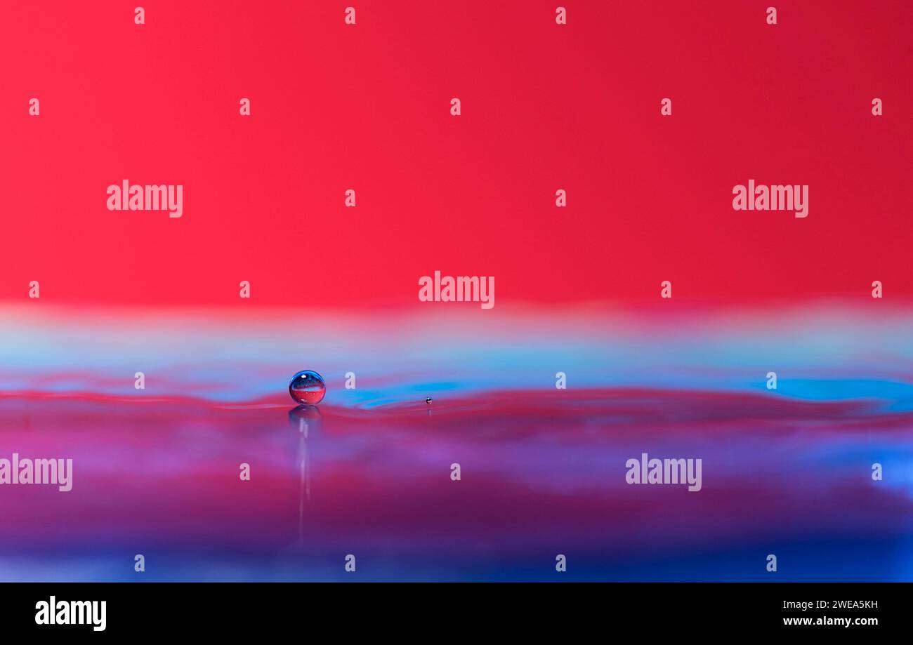 Fallender wassertropfen hi-res stock photography and images - Alamy