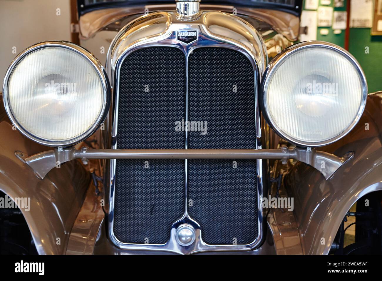 Curved chrome border hi-res stock photography and images - Alamy