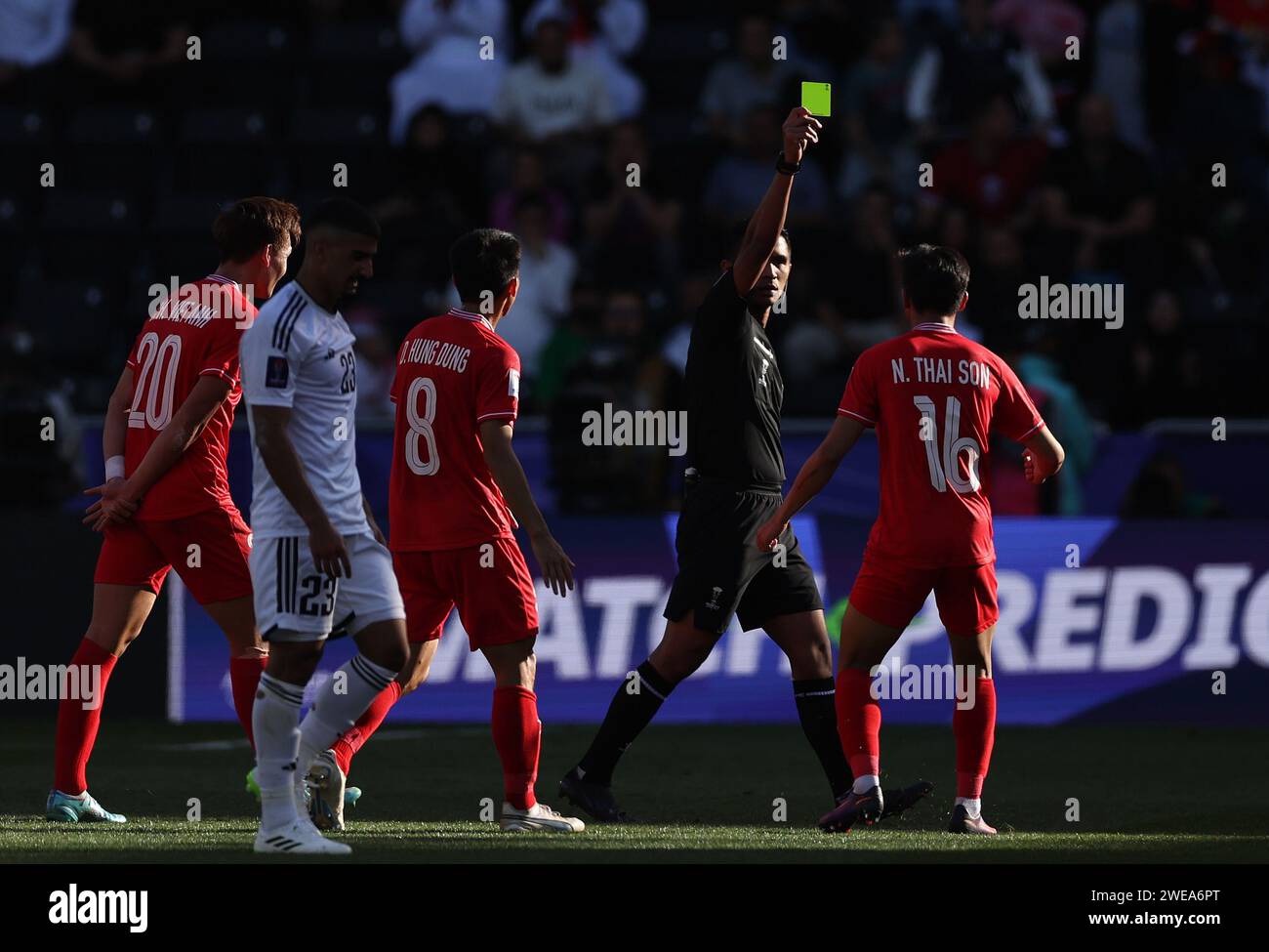 Doha. 24th Jan, 2024. Referee Muhammad Nazmi Nasaruddin (2nd R) shows a ...