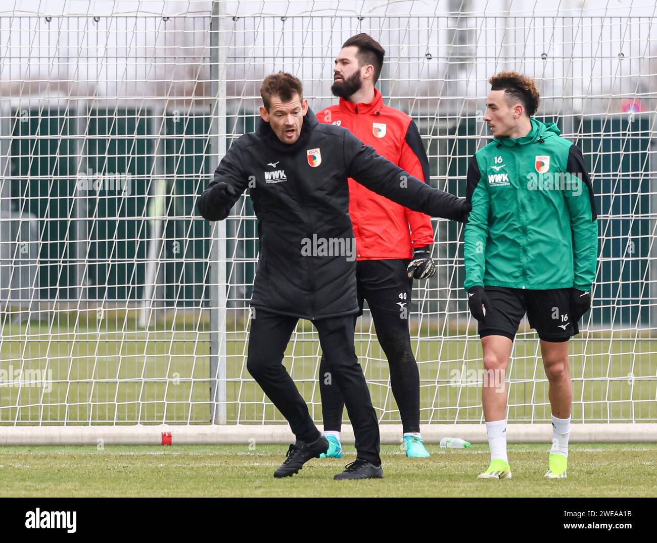 Augsburg, Deutschland. 24th Jan, 2024. Der neue Co.-Trainer Lars ...