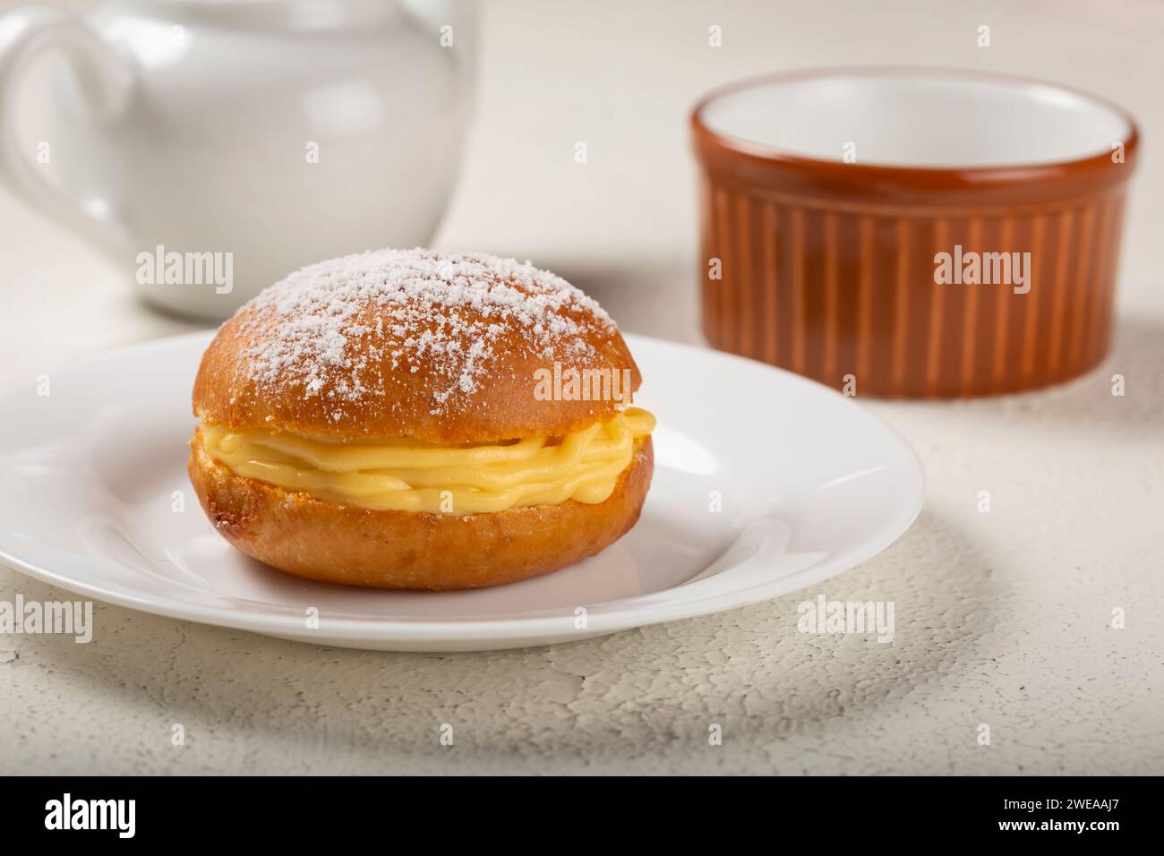 Berlin cake hi-res stock photography and images - Alamy